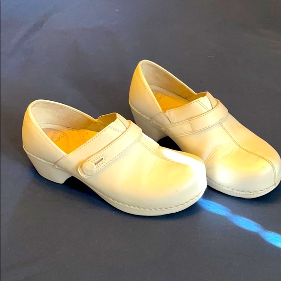 Dansko | Shoes | White Dansko Shoes Size 38 | Poshmark